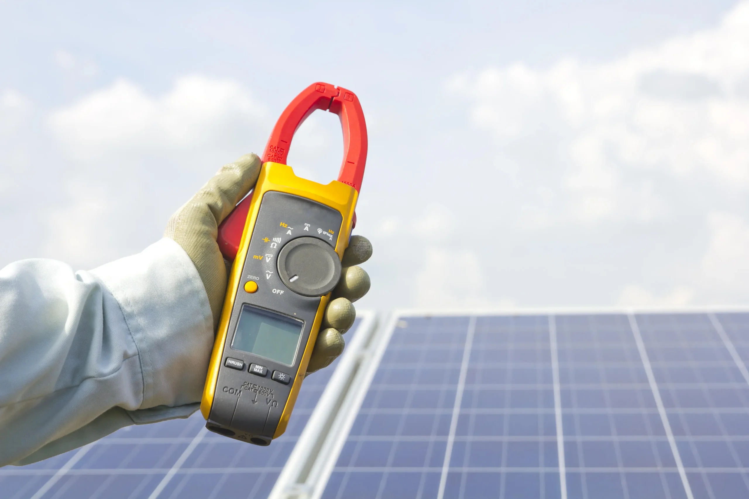 How to Test Solar Panel Output? | Solace Enterprises